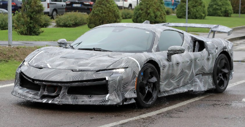 Prototyp ekstremalnego Ferrari SF90 przyłapany podczas testów - Evo